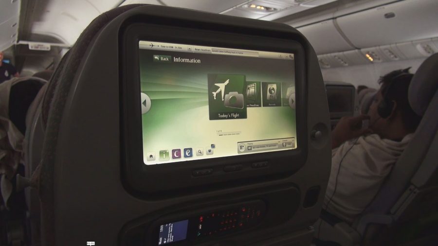 Inflight Entertainment / Bordunterhaltung Emirates Airline Boeing 777 ...